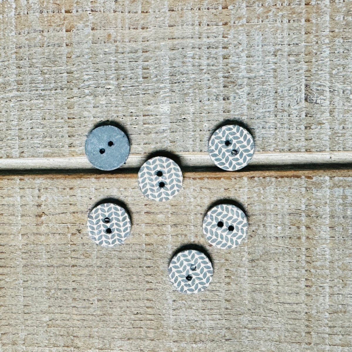 Textile Garden 2662 coco shell green knit pattern Size 12mm – Brooklyn ...