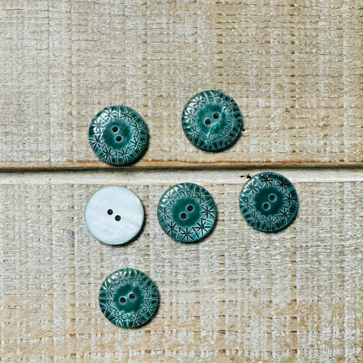 Textile Garden Button-4996-Shell Button laser design rounded Glossy Gr ...