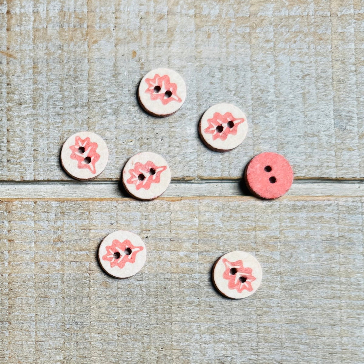Textile Garden Buttons-2257-Coconut Shell Pale with Coral Leaf-12mm ...