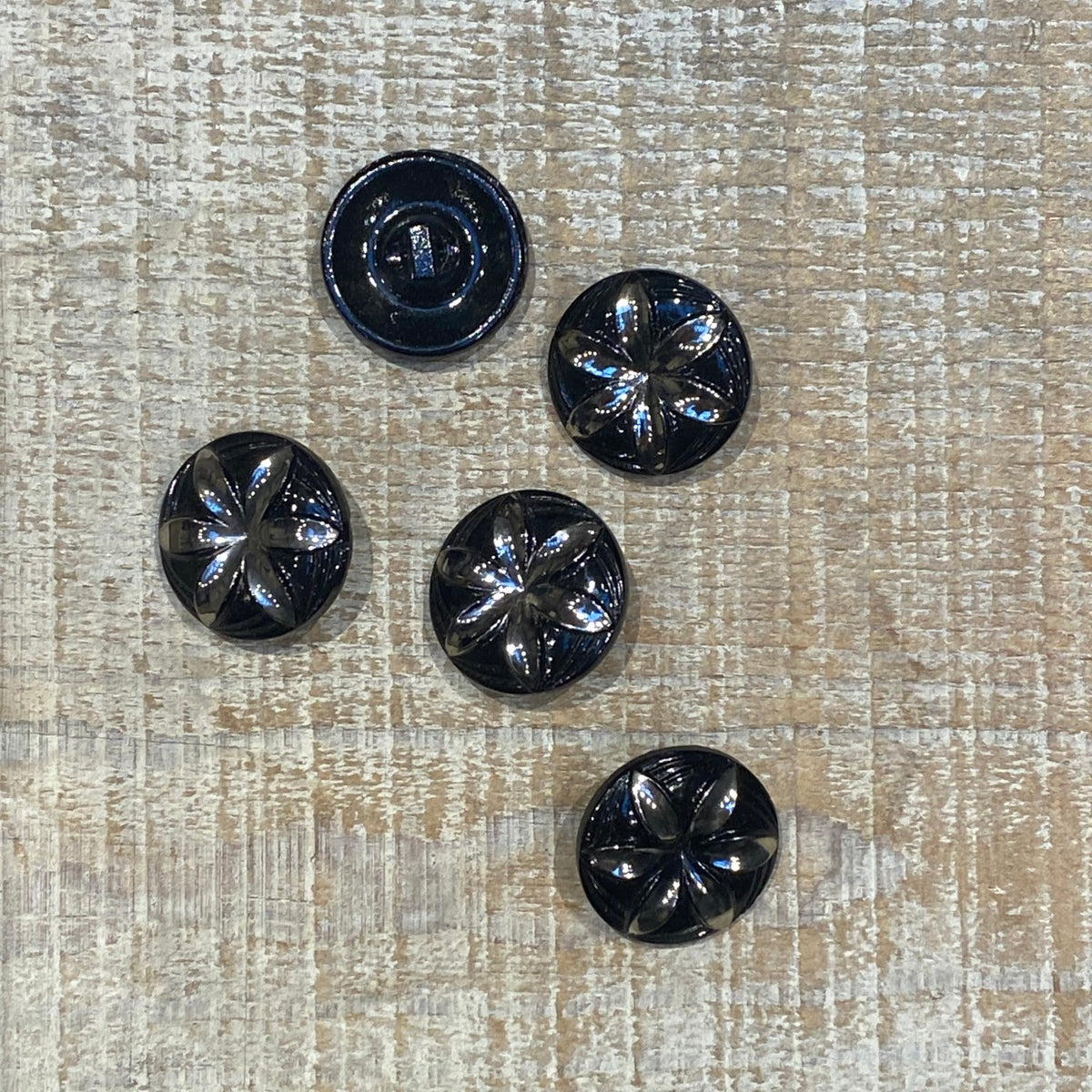 Black with Silver Flower Vintage Round Glass Shank-BN0776G19-19mm ...