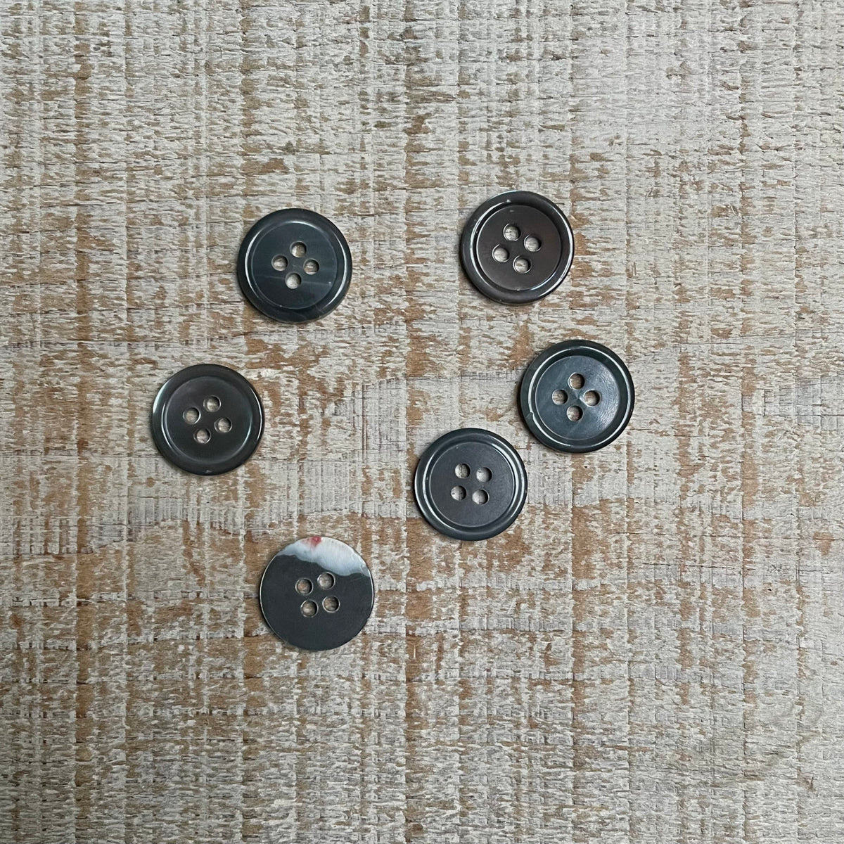 Textile Garden Buttons - 5016 - grey smoke trocas shell buttons with r ...