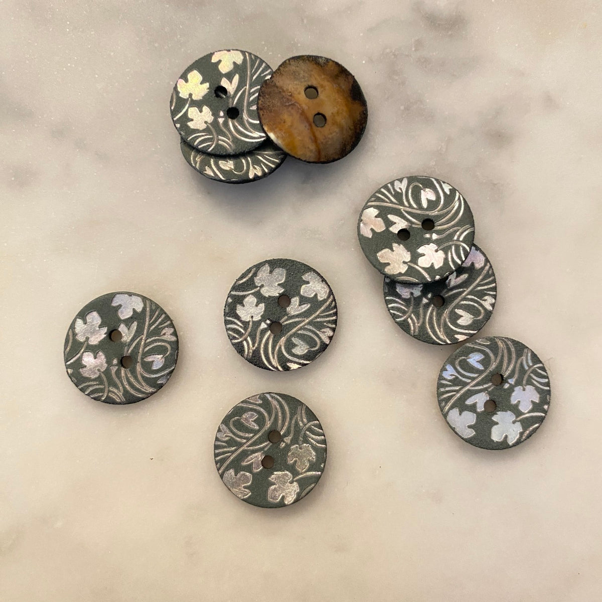 Textile Garden Button-5074-Matte Green Grey Etched Vines-18 mm ...