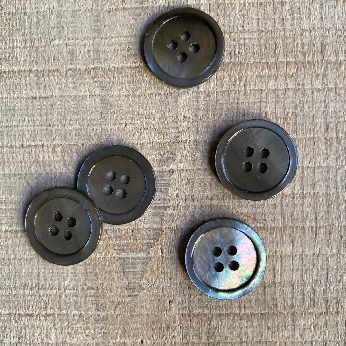 MOP Button 4 hole grey new dead stock-23 mm – Brooklyn General Store