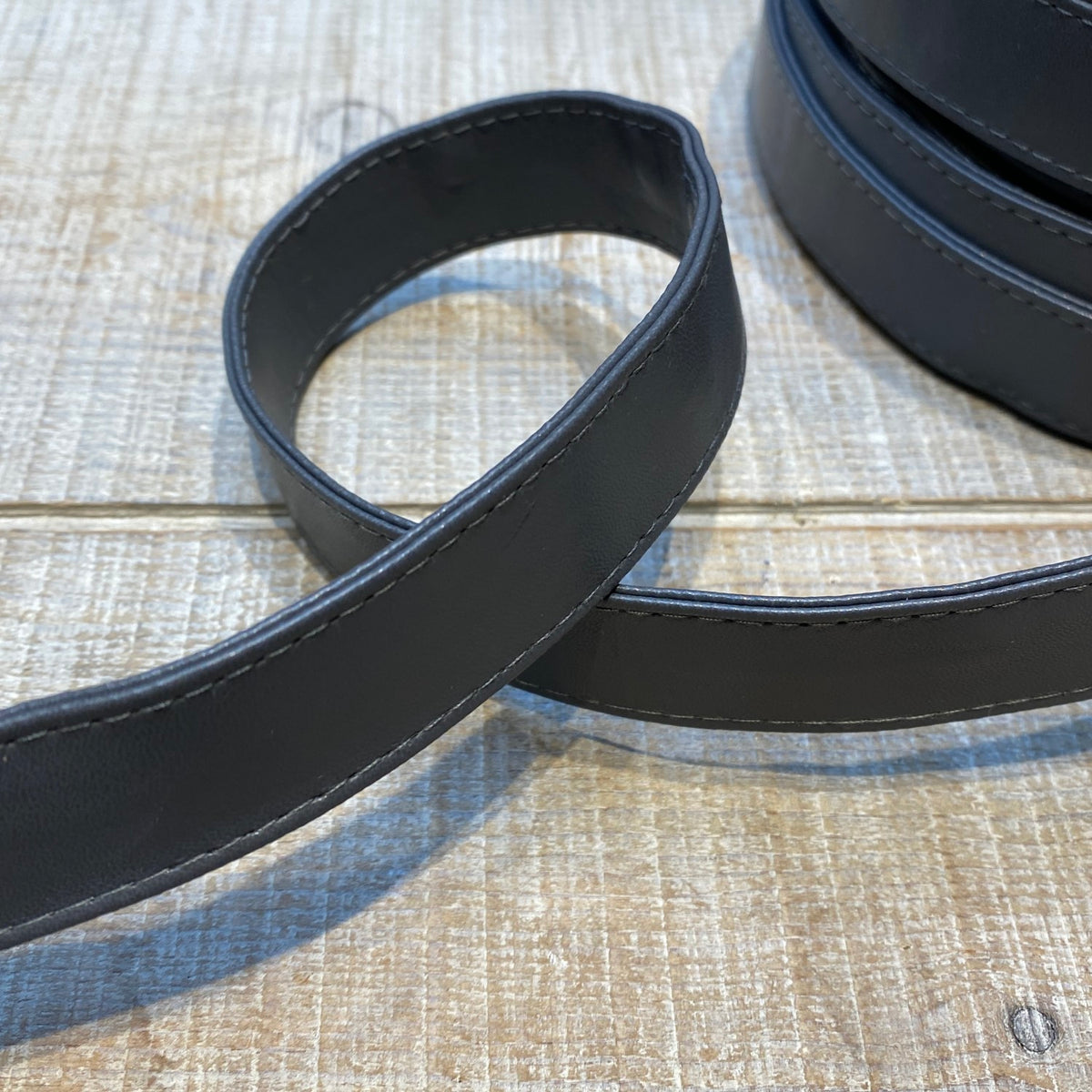 PFA-Sangle Faux Leather Webbing 0768- 1 in/25 mm wide – Brooklyn ...